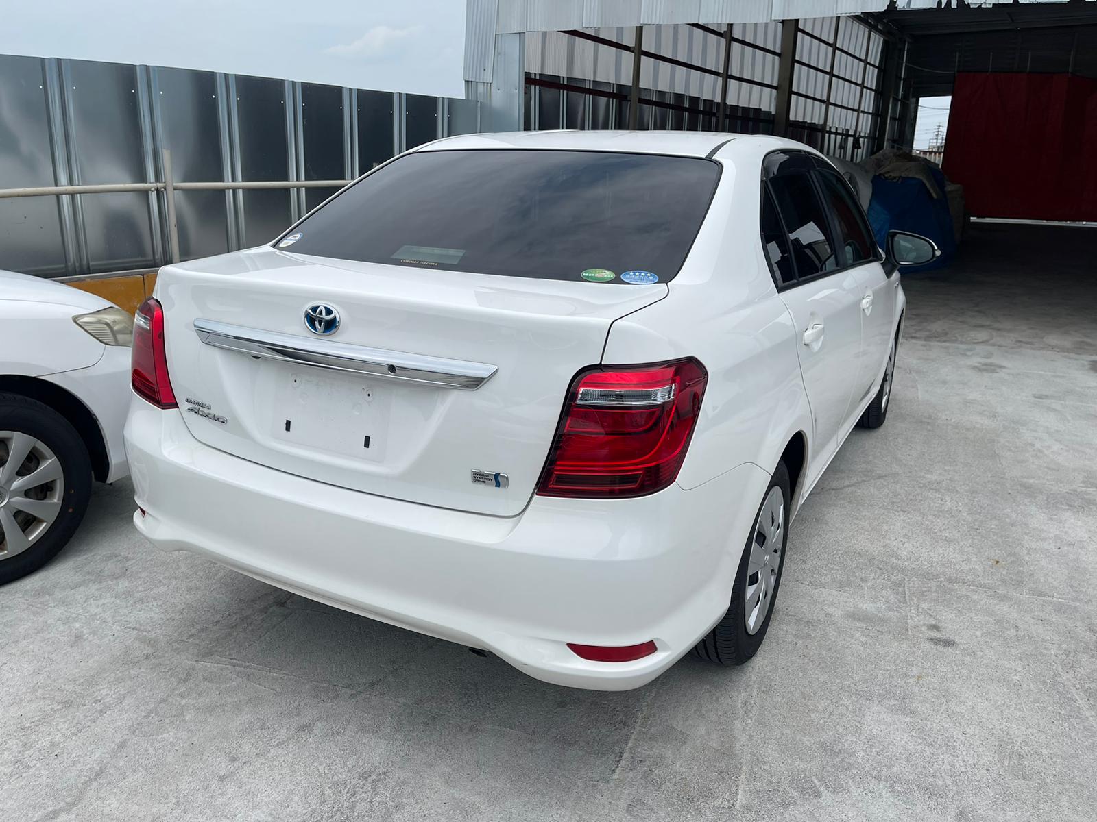 Toyota Axio Hybrid – 2015 – Auto Waves